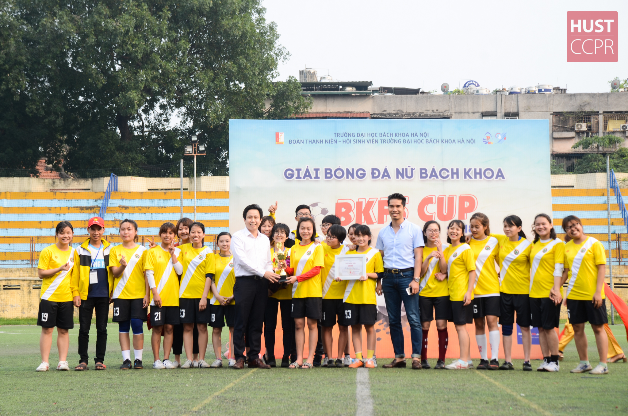 Viện CNSH & CNTP tiếp tục giành ngôi vô địch Giải bóng đá nữ sinh viên ...